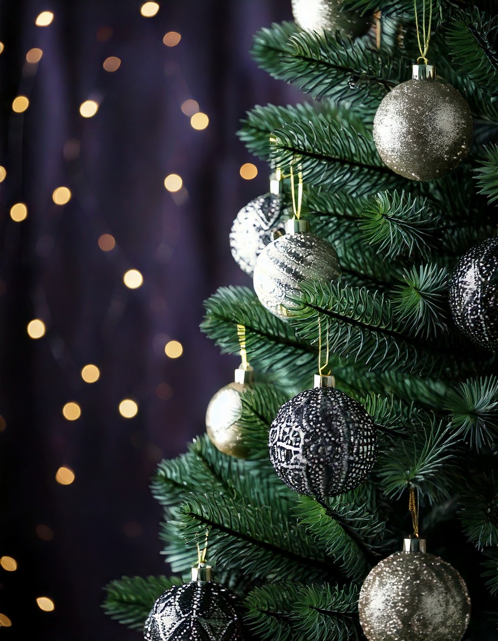 13 Black Christmas Tree Ideas That Redefine Festive Trends - The Newlywed