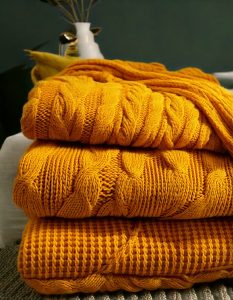 15 Chic Fall Throw Blanket Ideas For A Cozy Autumn Vibe - The Newlywed