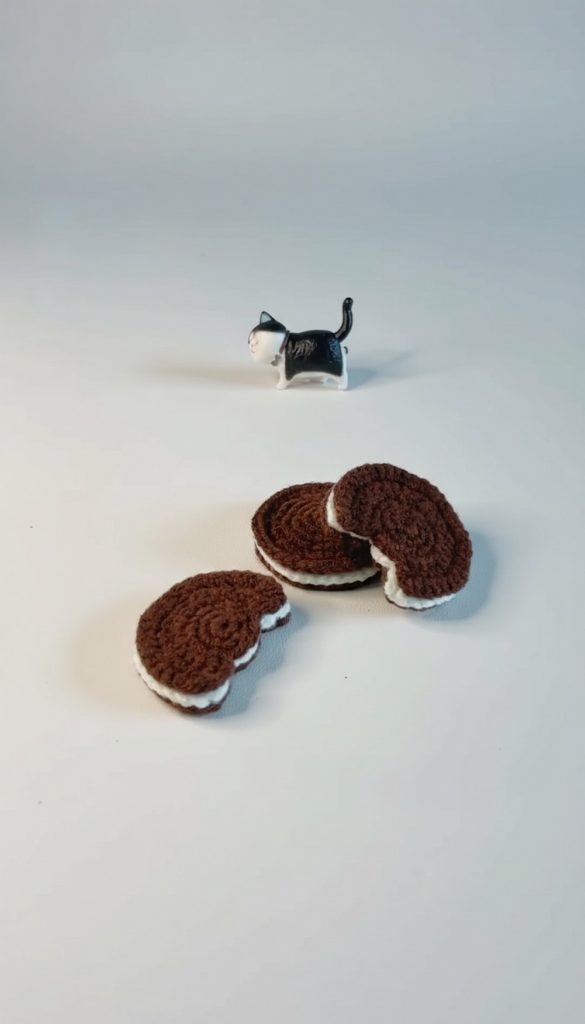 Quick and Simple Free Crochet Bitten Oreo Pattern to Try Tonight - The ...
