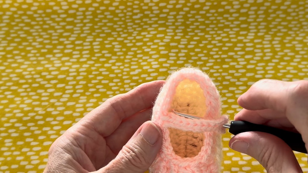 Free Crochet Baby Mary Jane Booties Pattern for 0 to 12 Month - The ...