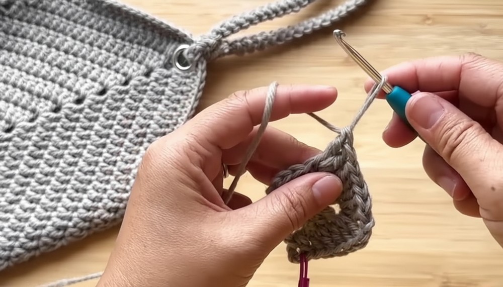 Functional Free Crochet Granny Square Bag Pattern - The Newlywed